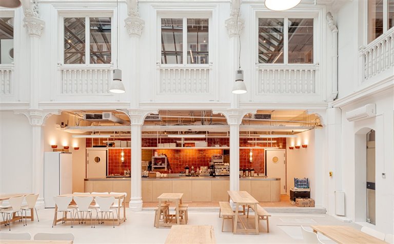 Así es la nueva sede parisina de Veja, la firma de zapatillas más ...