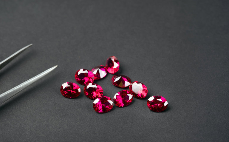 Origen y significado del rubí, cómo cuidarlo y cuáles son sus propiedades