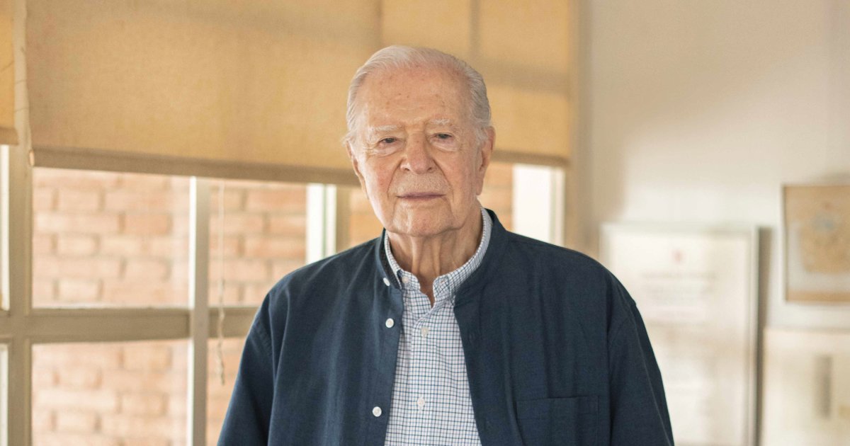 André Ricard, diseñador a los 95 años: "La mente creativa sigue viva, no se jubila, nada la detiene"