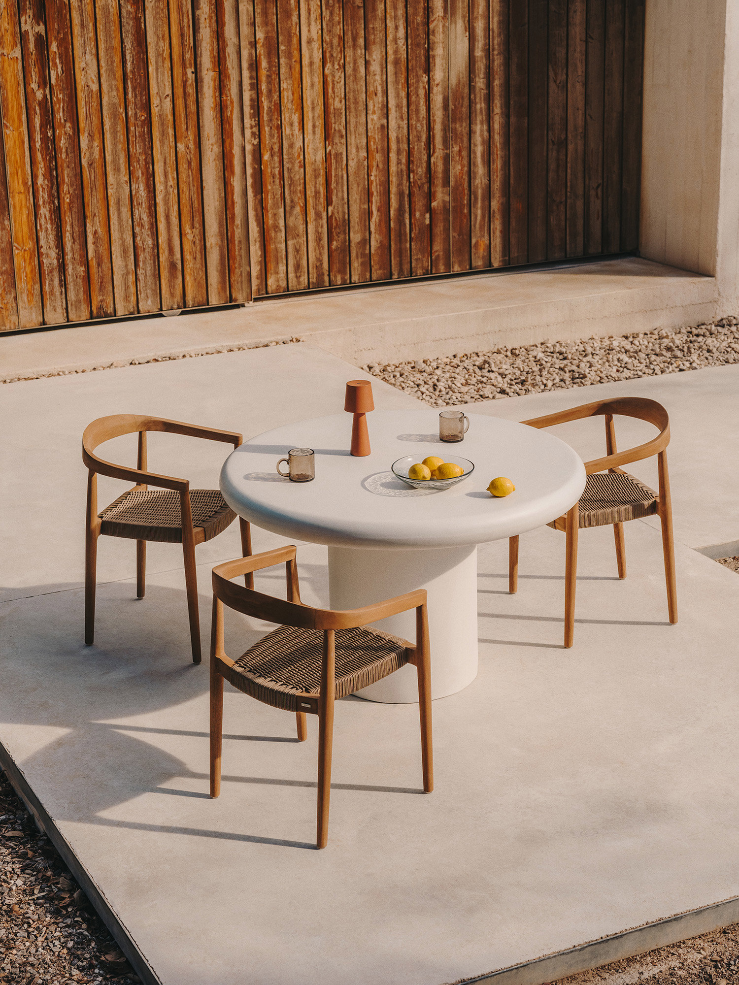 Kave Home apuesta por un verano outdoor inspirado en la pureza de ...