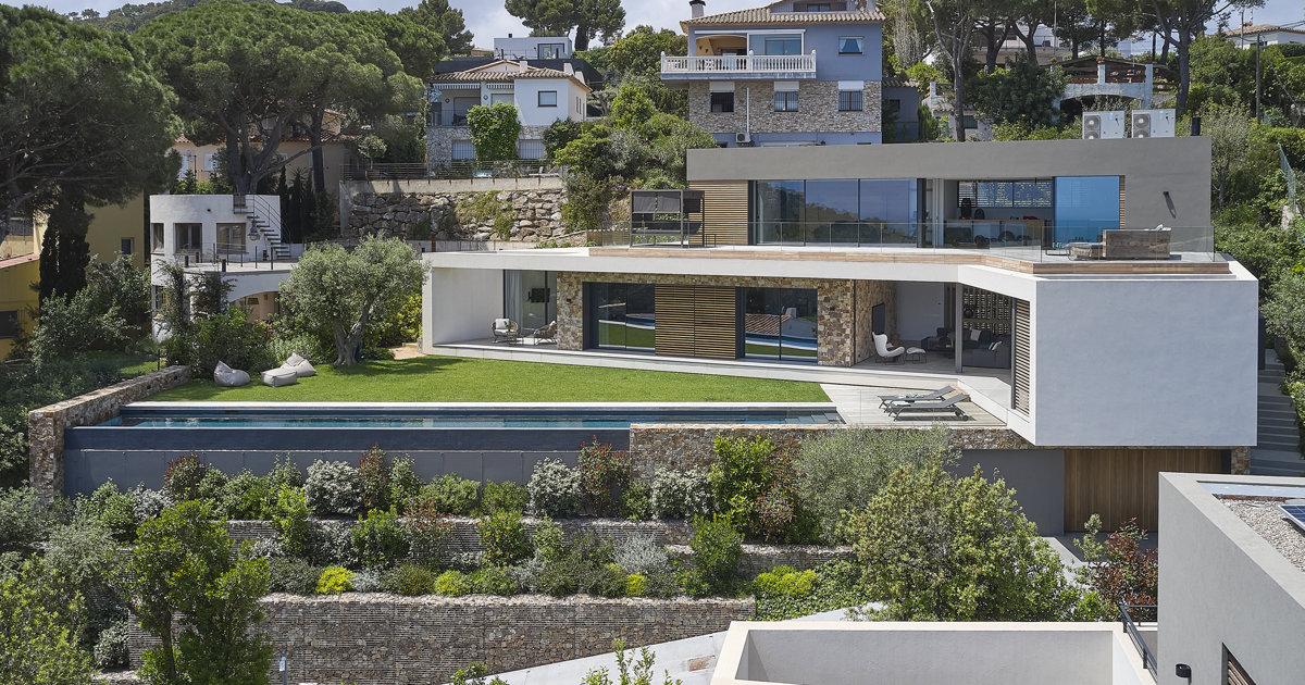 Esta casa en Begur abre sus espacios al exterior para disfrutarlos todo ...