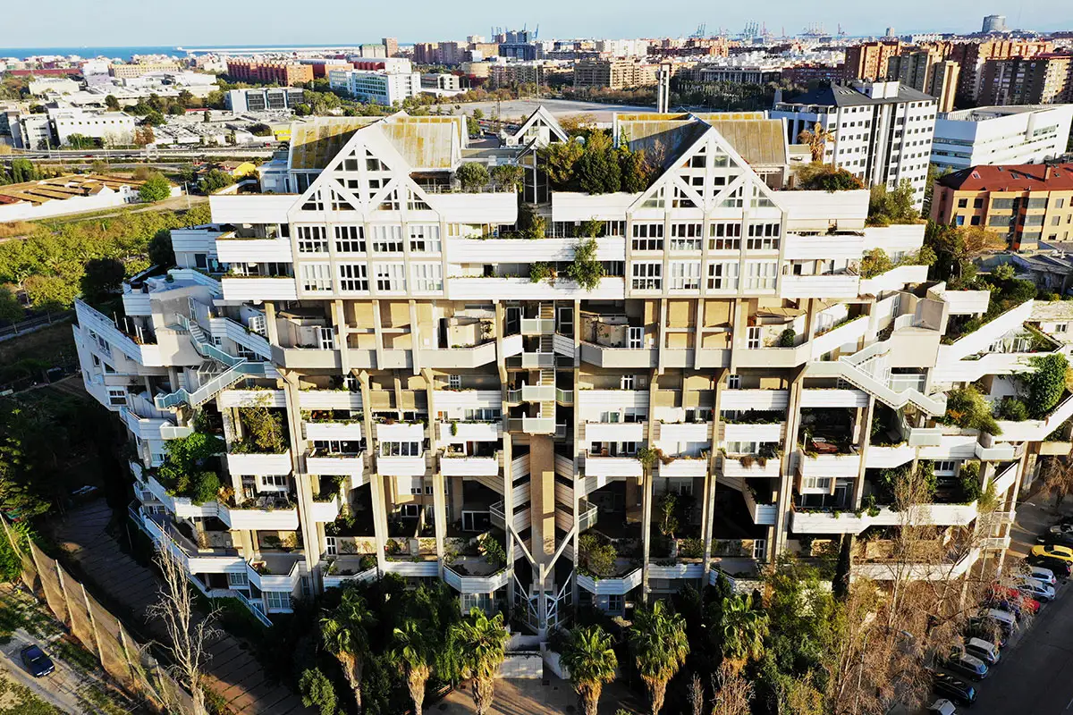 Este "bosque vertical" de Valencia mezcla estilo brutalista con diseño ...