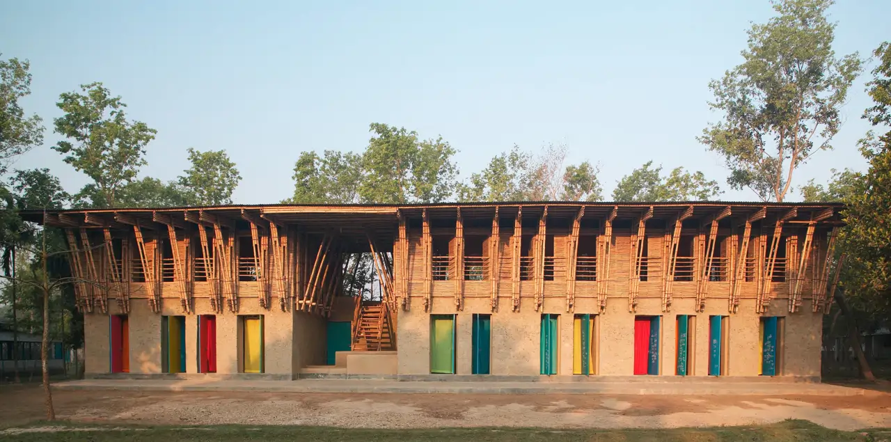 Anna Heringer, arquitecta: "Construir con barro no se estudia en la ...