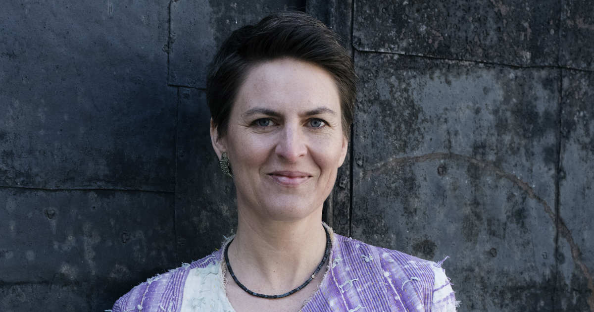 Anna Heringer, arquitecta: "Construir con barro no se estudia en la ...