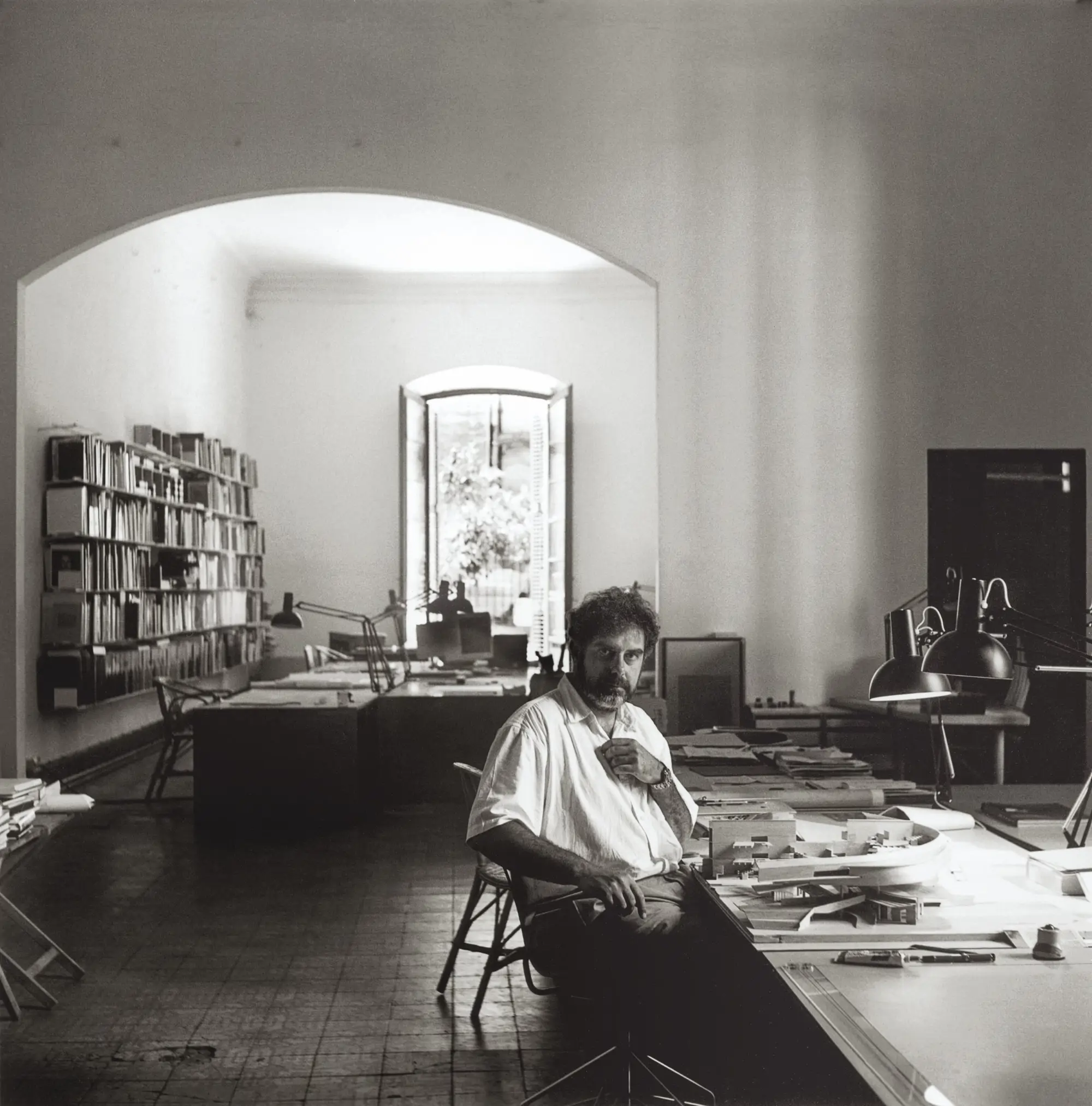 Enric Miralles, arquitecto: "Los edificios no deben terminarse porque ...