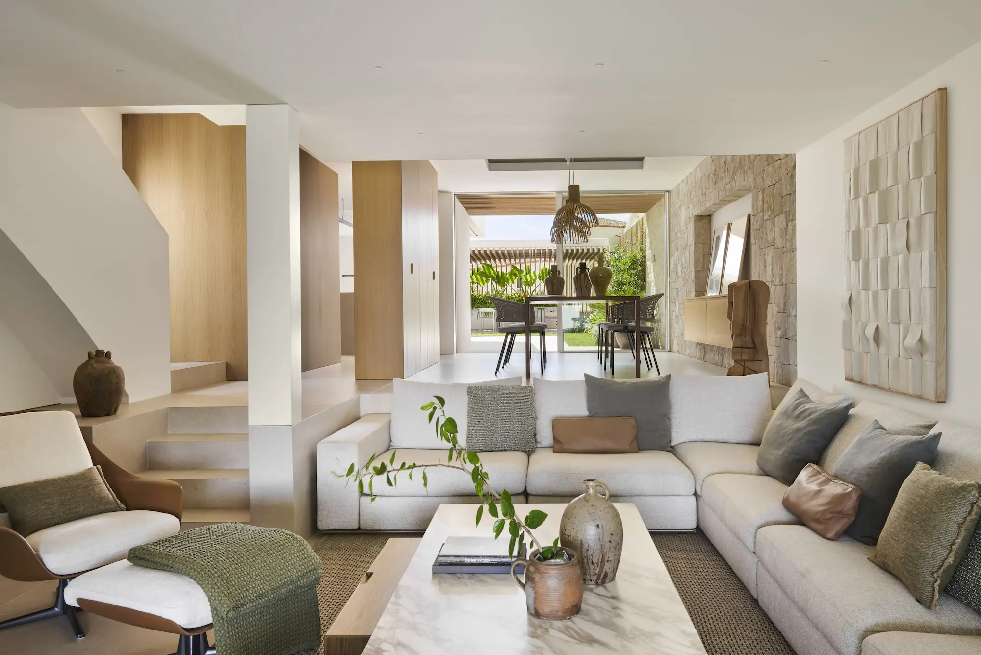 Cómo conseguir dos ambientes en un salón rectangular: 15 ejemplos reales