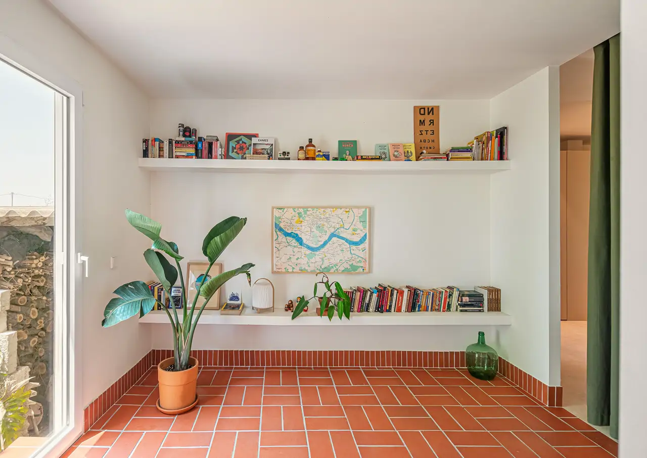 Rodeado de olivos, este chalé de los años 80 completamente reformado ...