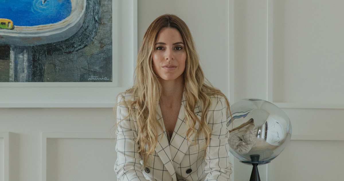 Marcela Restrepo, interiorista, convierte este piso para una pareja con 4 hijos en una galería ...