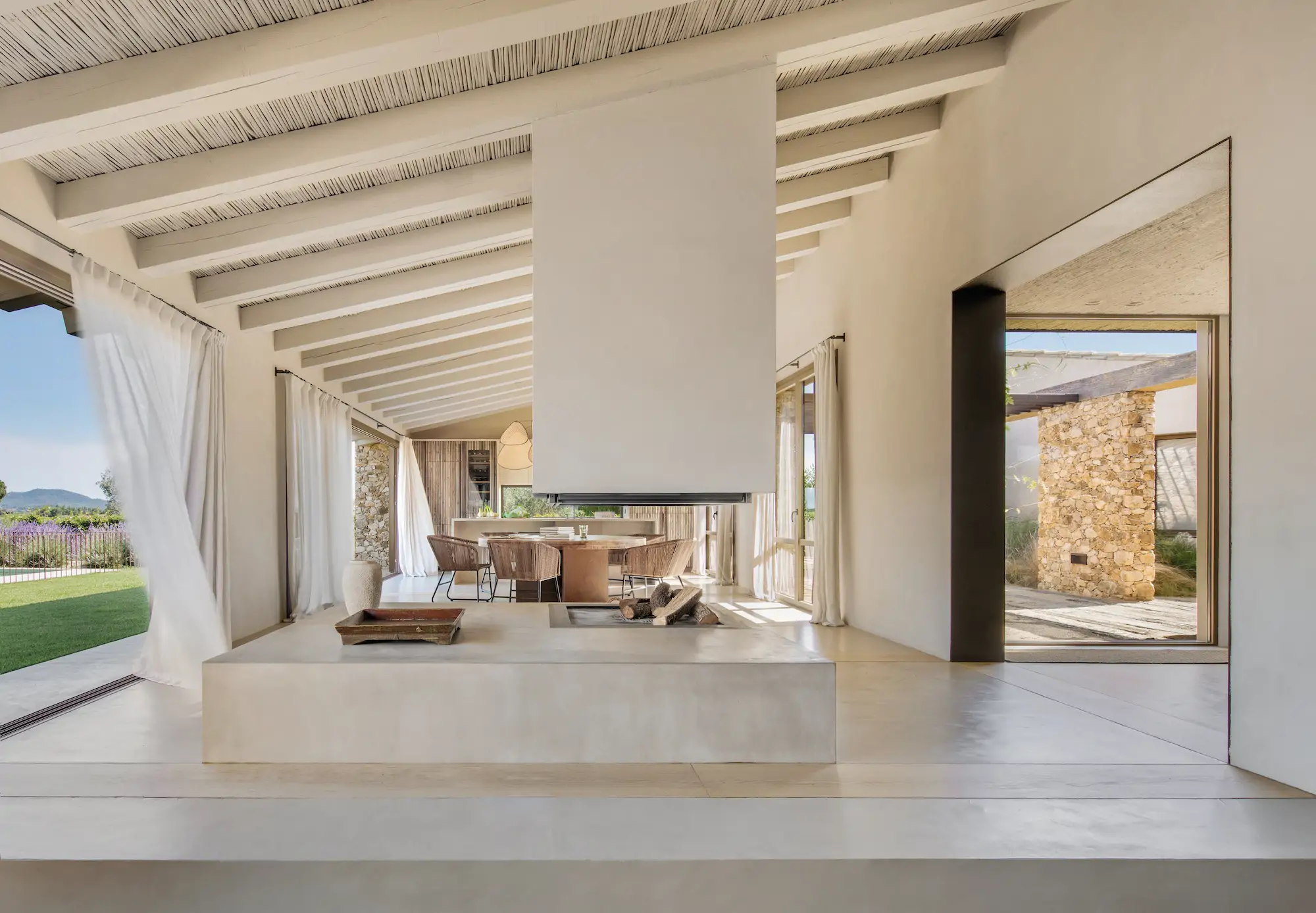 Una interiorista opina sobre el Color del Año 2026 de Pantone: “No soy ...