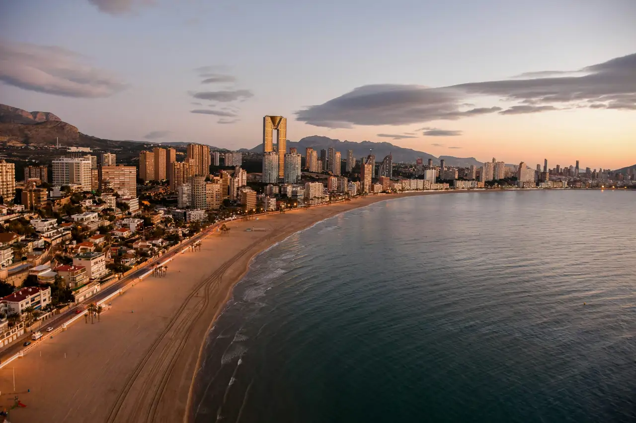 Así es el edificio más alto de Benidorm: todo sobre el Intempo ...