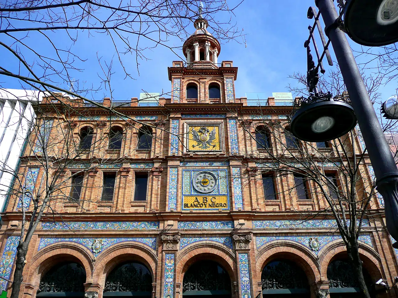 Los 30 edificios más bonitos y emblemáticos de Madrid: una guía por sus ...