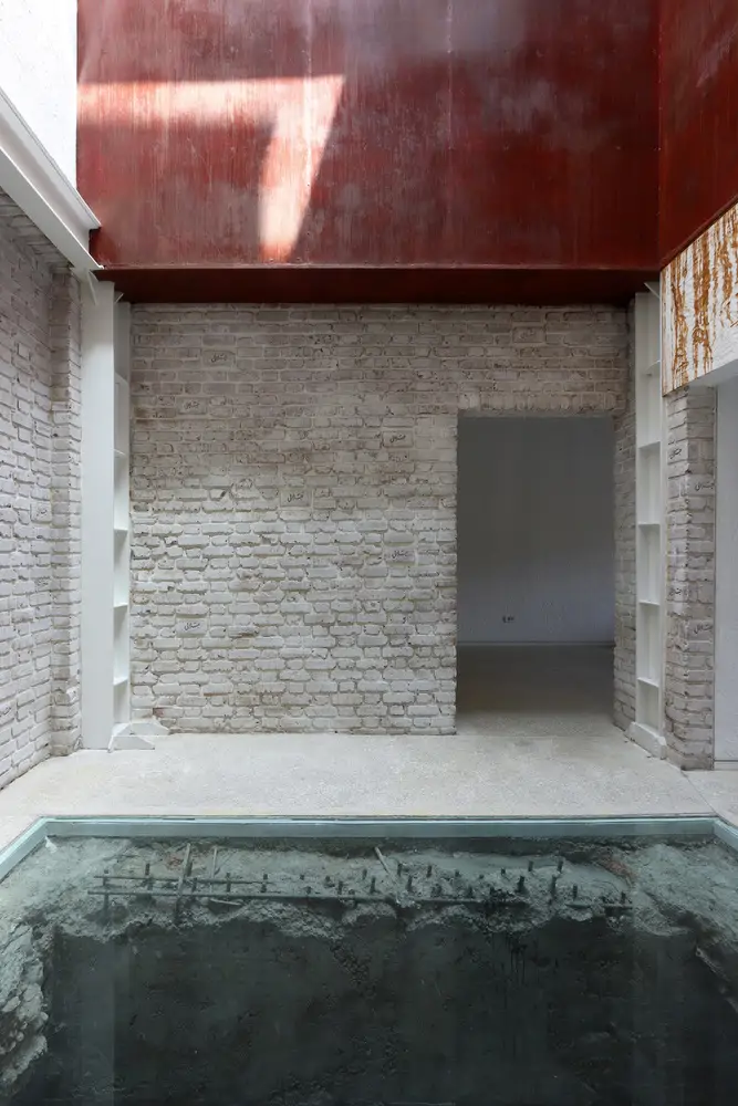Esta casa de un escritor en Teherán alberga un muro con un poema que le ...