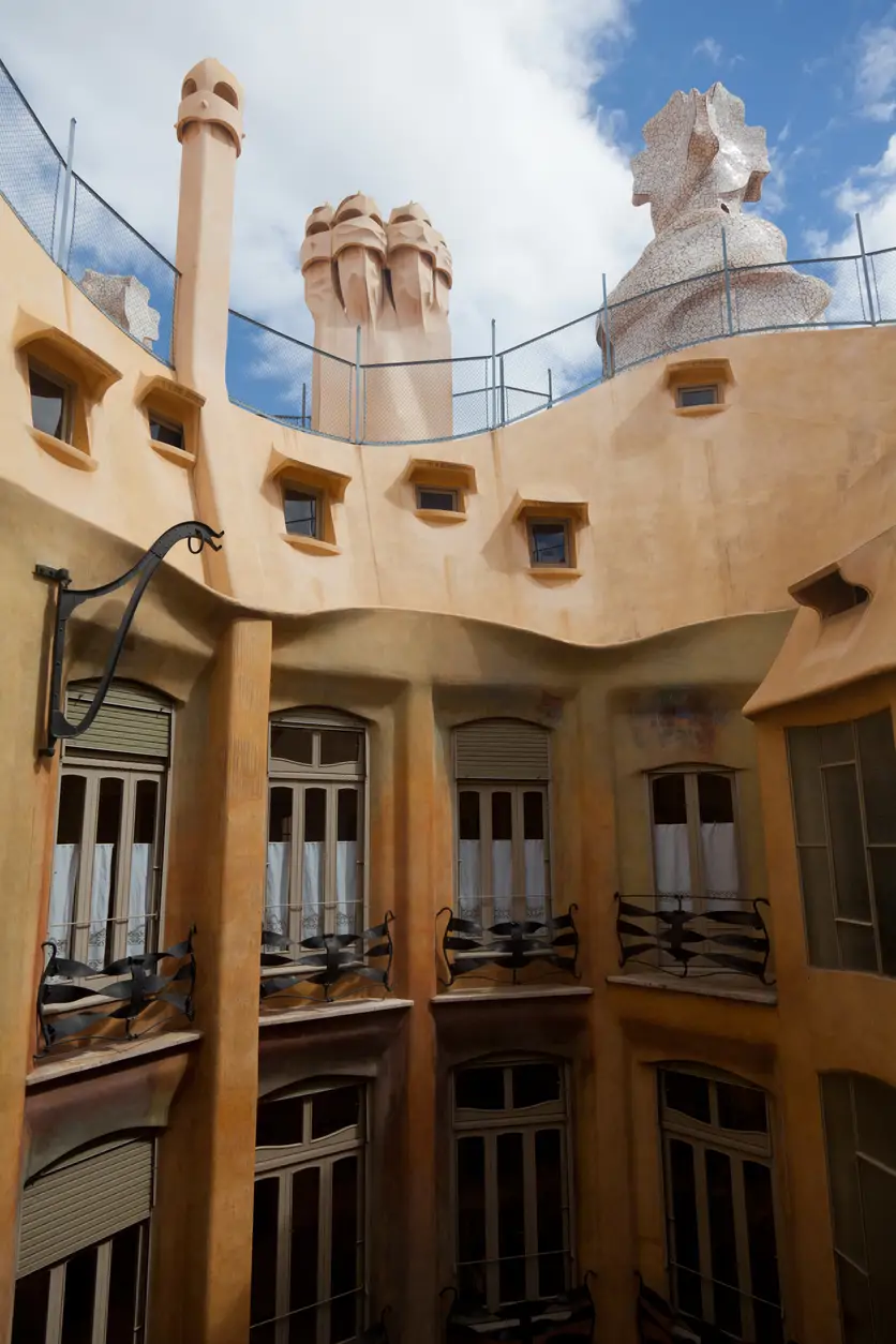 Cómo era vivir en La Pedrera, la otra obra "inconclusa" de Gaudí que ...