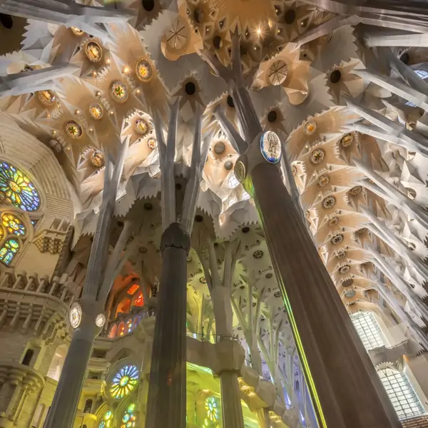 Gaudí ensayó aquí la cruz de la Sagrada Familia: la torre a los pies de ...